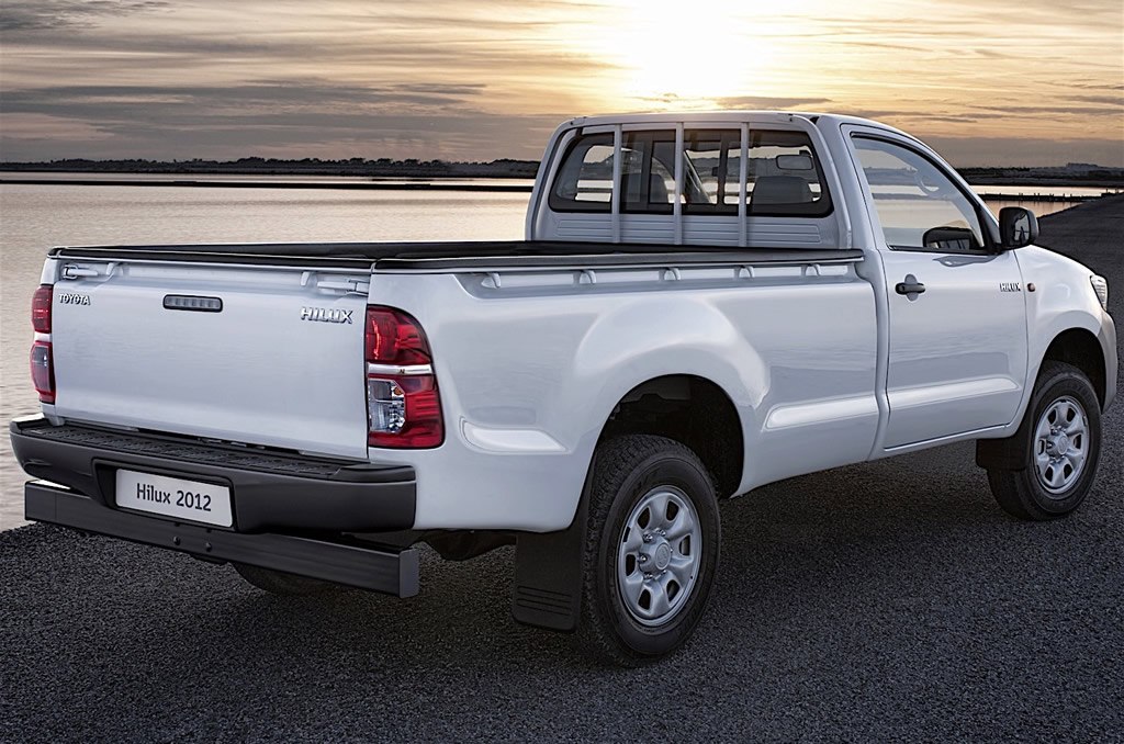Ficha técnica: Toyota Hilux Cabina Simple 2.4 Diésel GX - Motor.es
