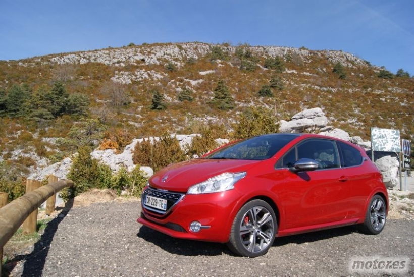 Un Peugeot 208 Cabriolet es tomado en consideración - Motor.es
