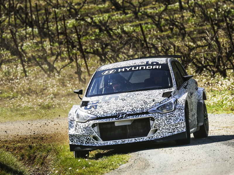 El Hyundai i20 R5 ya rueda sobre asfalto - Motor.es