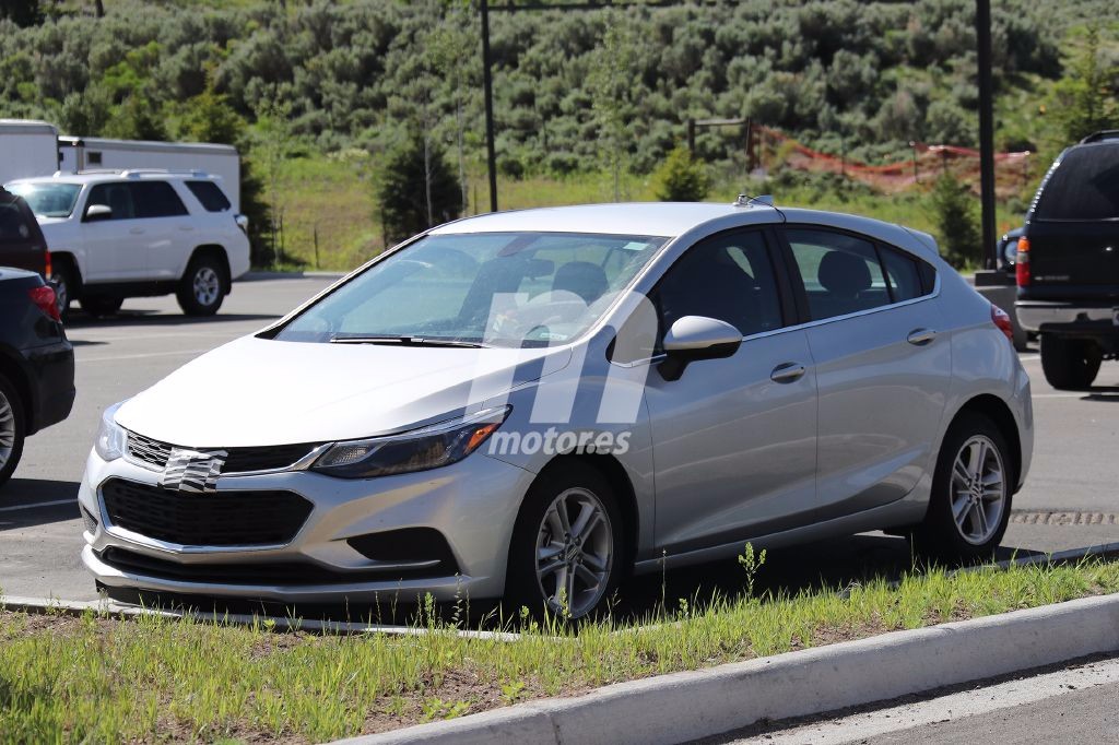 El Chevrolet Cruze LT 2017 con carrocería ‘hatchback’, al detalle ...
