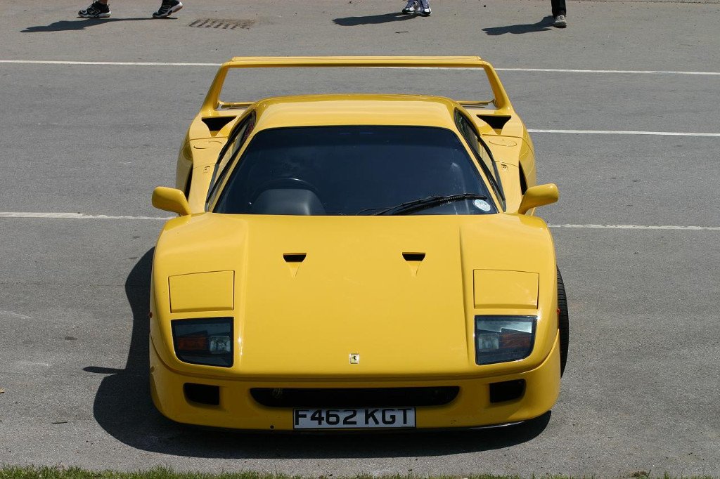 Los raros y veteranos Ferrari amarillos: el F40 de 650 CV del Sultán de ...
