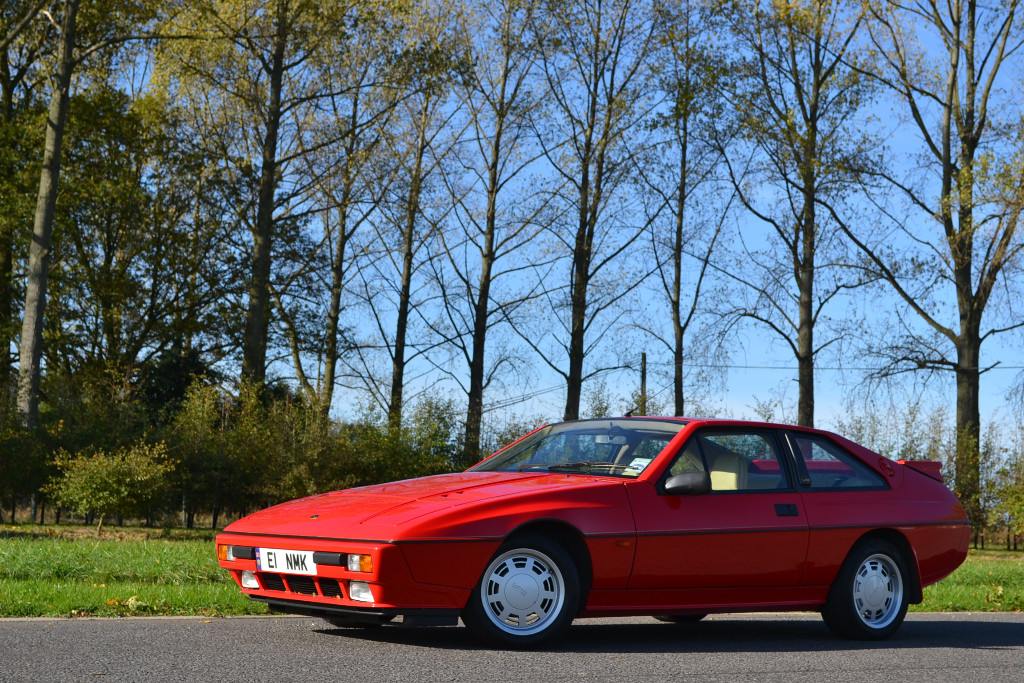 Lotus Excel, el Toyota Supra británico diseñado por el que firmó el ...