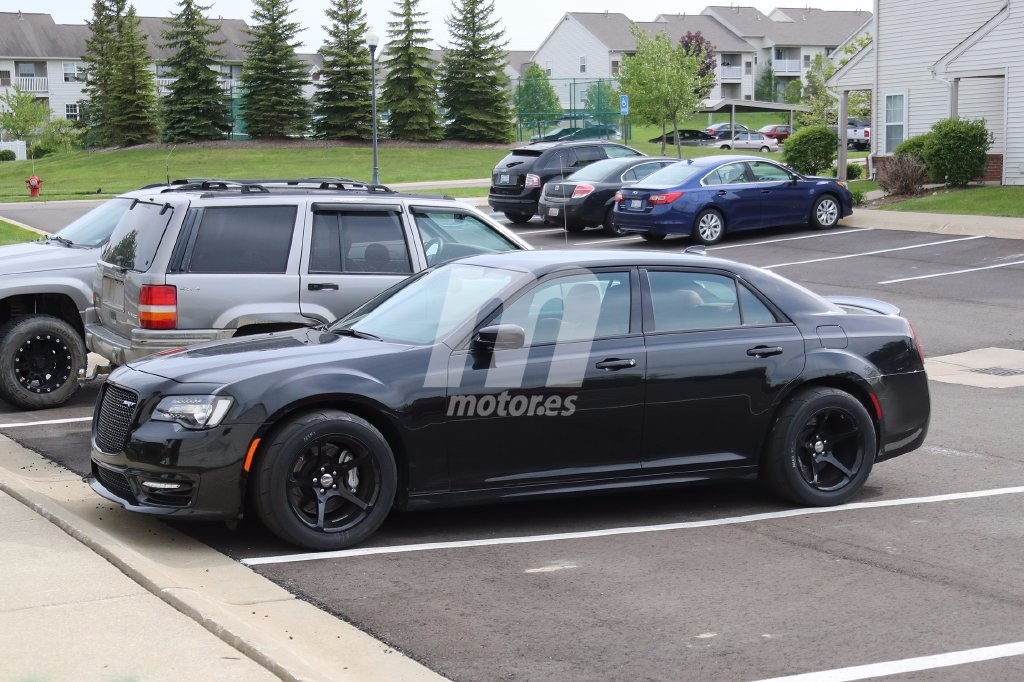¿Será este el nuevo Chrysler 300 SRT Hellcat de 717 CV? - Motor.es