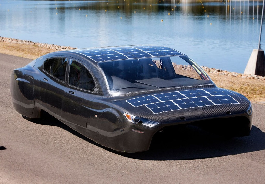 ¿Un Mustang de 4 puertas movido por energía solar? - Motor.es
