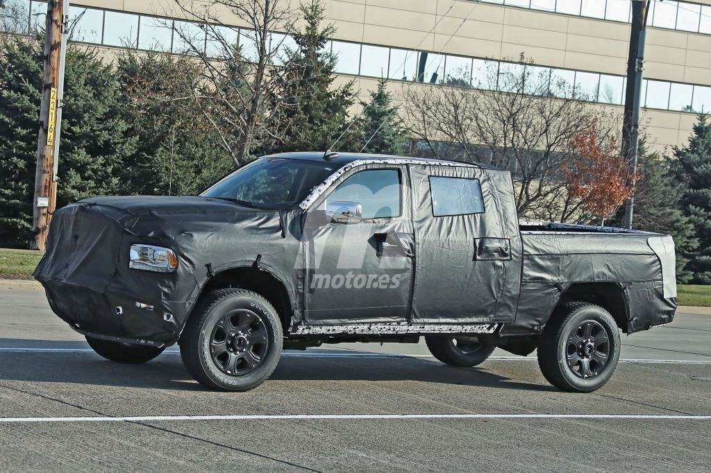 El nuevo RAM 2500 modelo 2020 cazado también en la calle - Motor.es