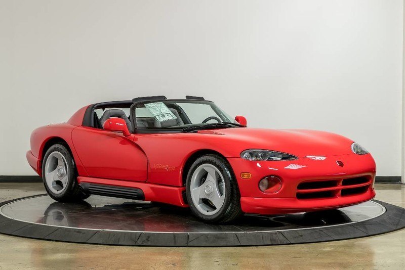 Aparece a la venta un Dodge Viper de 1992 a estrenar - Motor.es